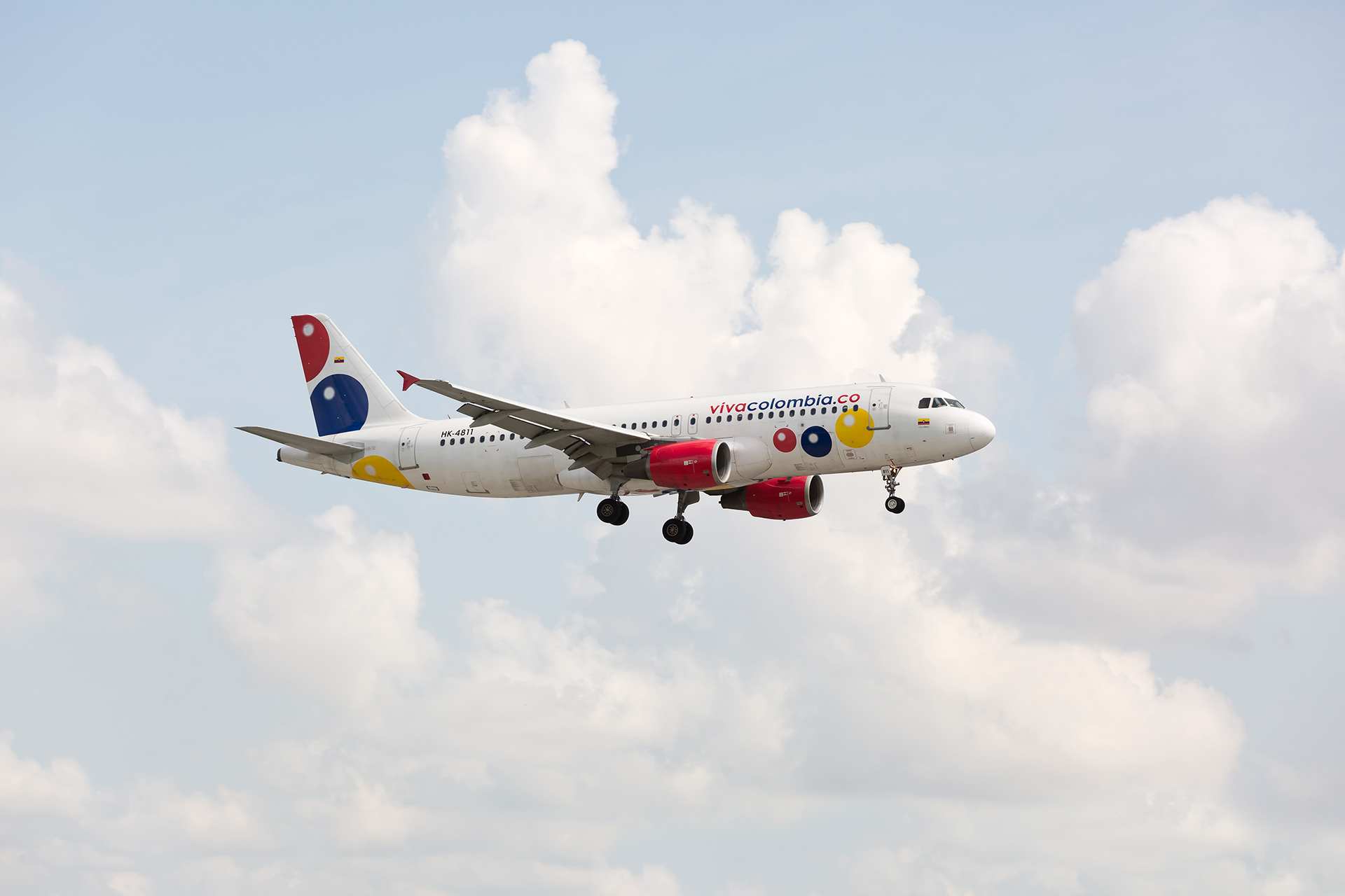 Aerolíneas de bajo costo en Colombia Aerolíneas de bajo costo en Colombia